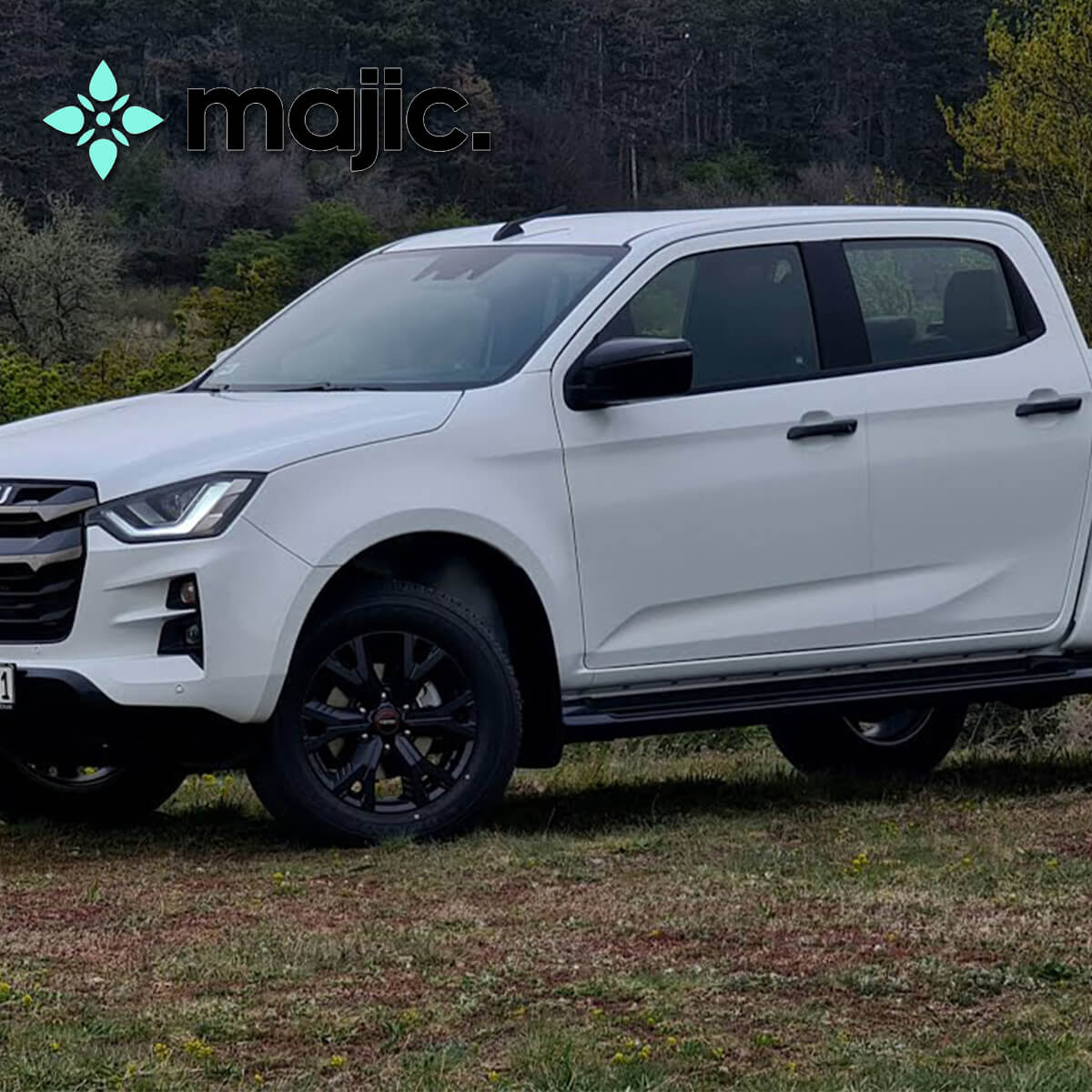 Isuzu Splash White Paint – majic.